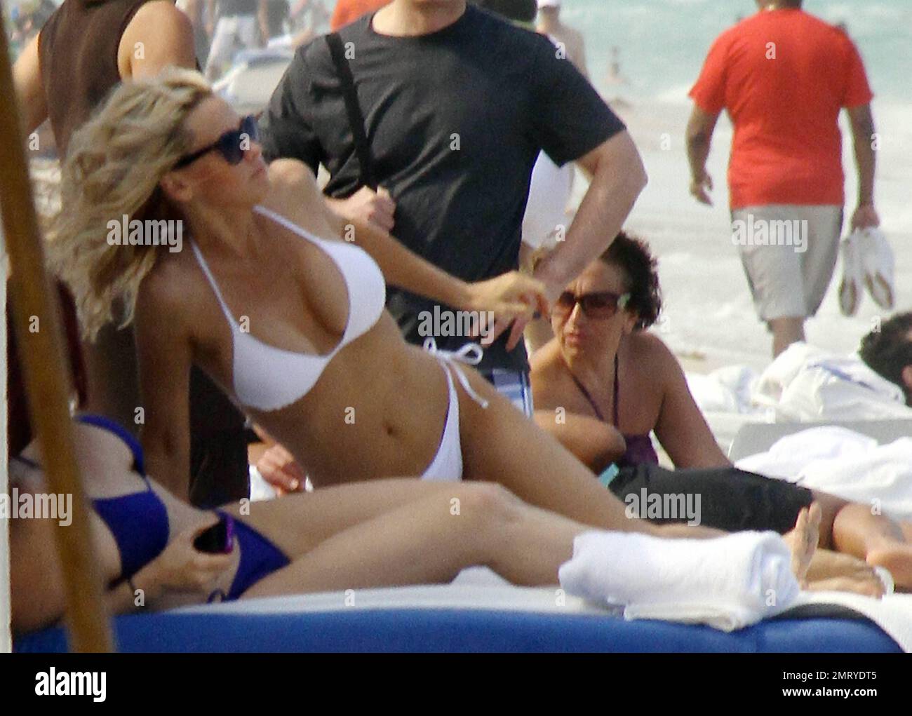 EXCLUSIVE!! Jenny McCarthy and her sister JoJo McCarthy spend some sibling bonding time on the ...