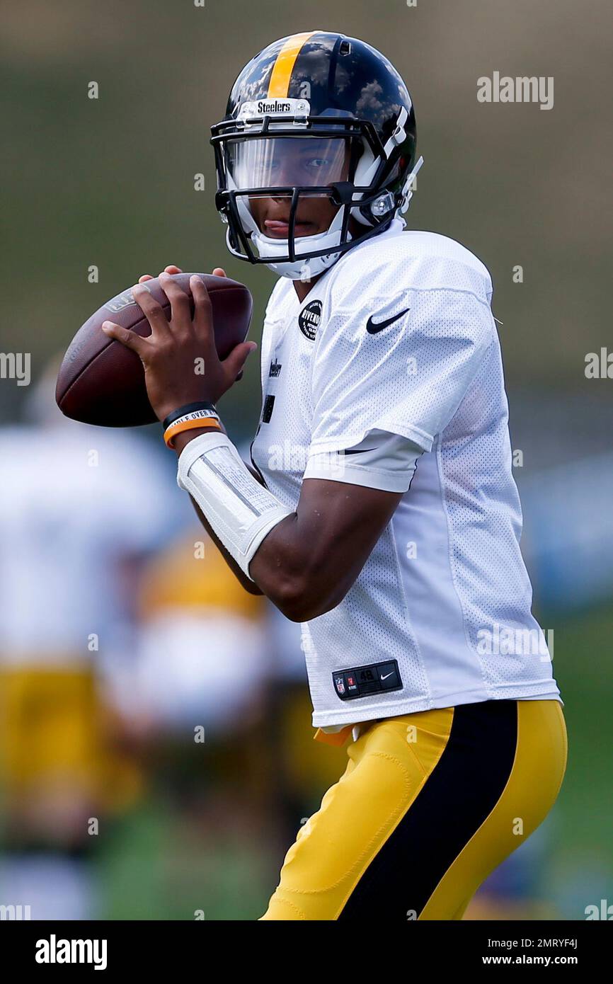 Pittsburgh Steelers quarterback Joshua Dobbs (5) at practice during NFL ...
