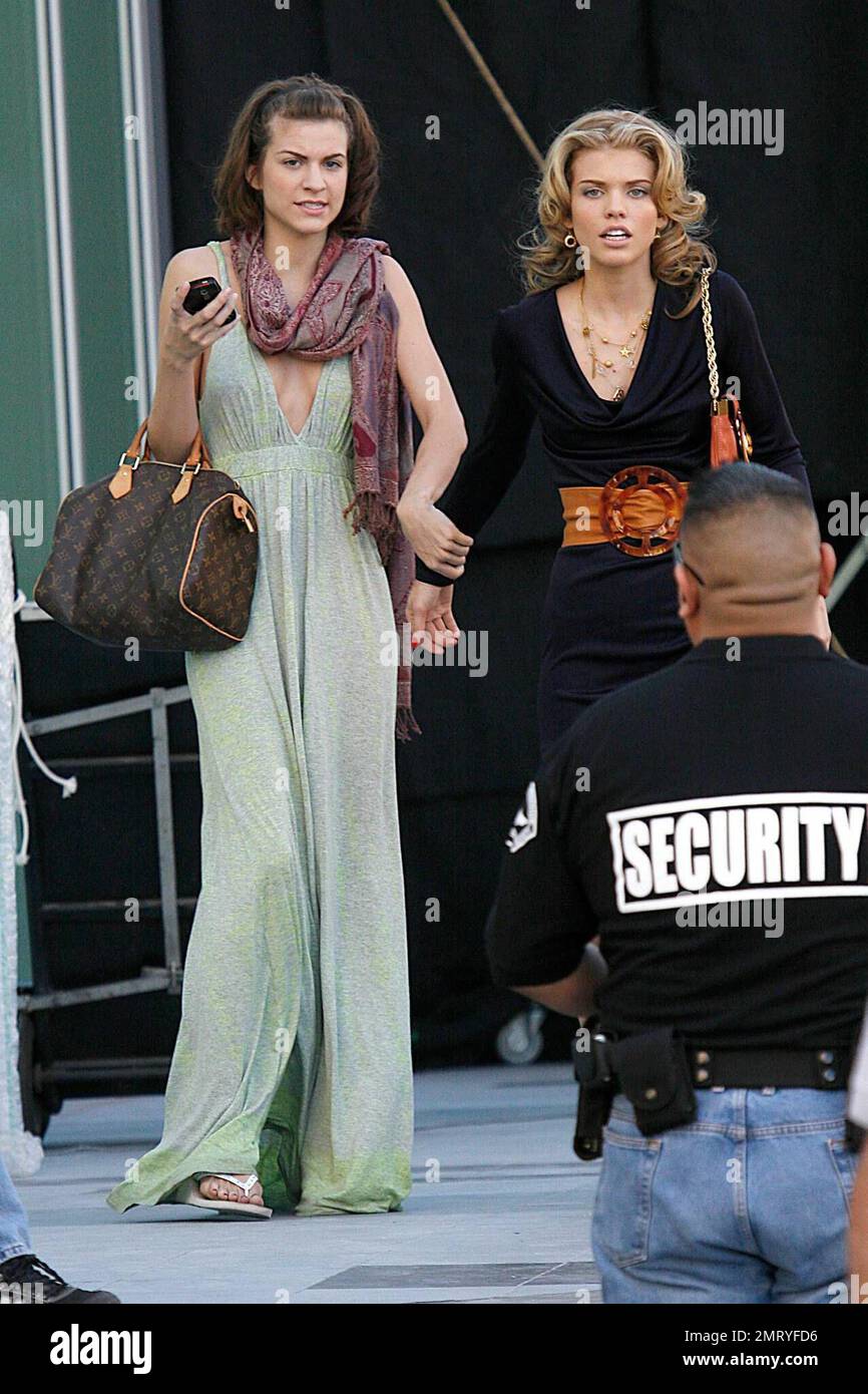 AnnaLynne McCord and her sister Rachel spend time together on the set ...
