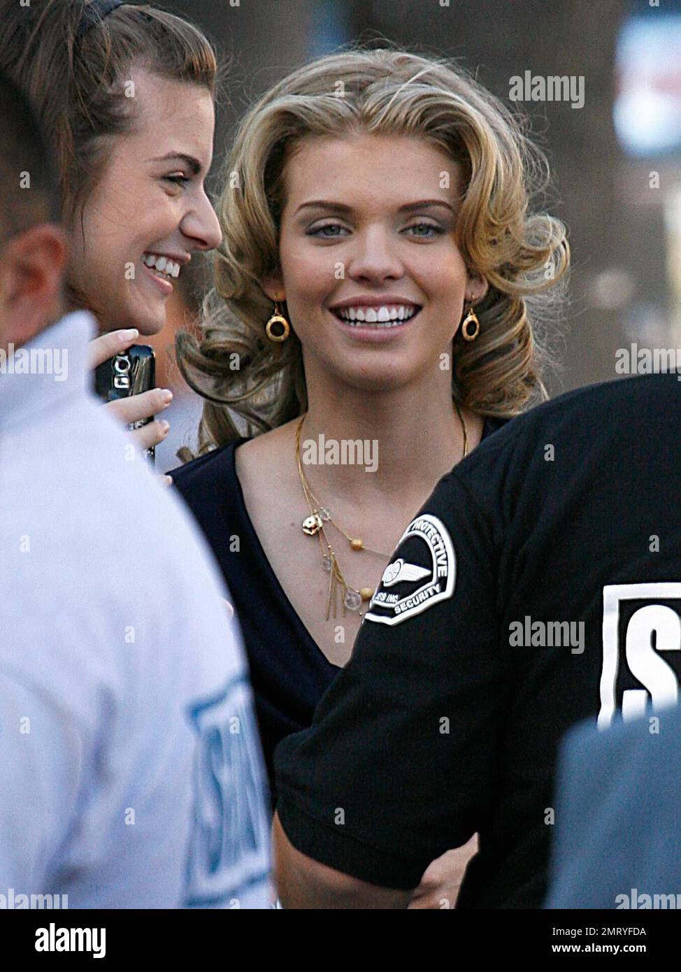 AnnaLynne McCord and her sister Rachel spend time together on the set ...