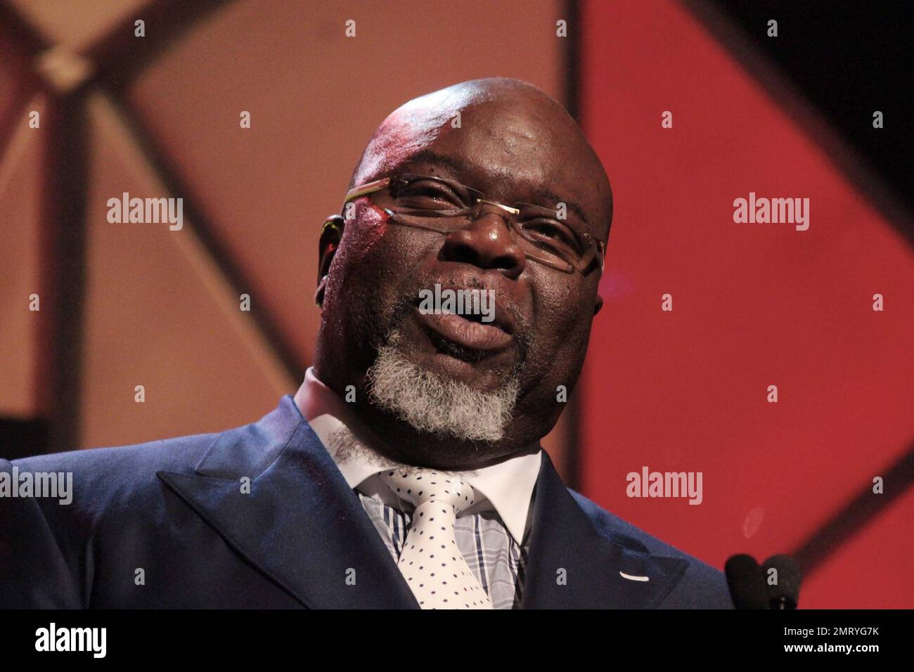 Bishop T.D. Jakes gives his acceptance speech while being honored ...