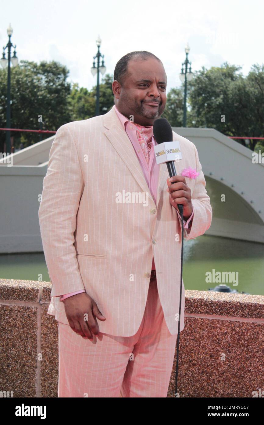- CNN Reporter Roland Martin get set to speak on the red carpet prior ...