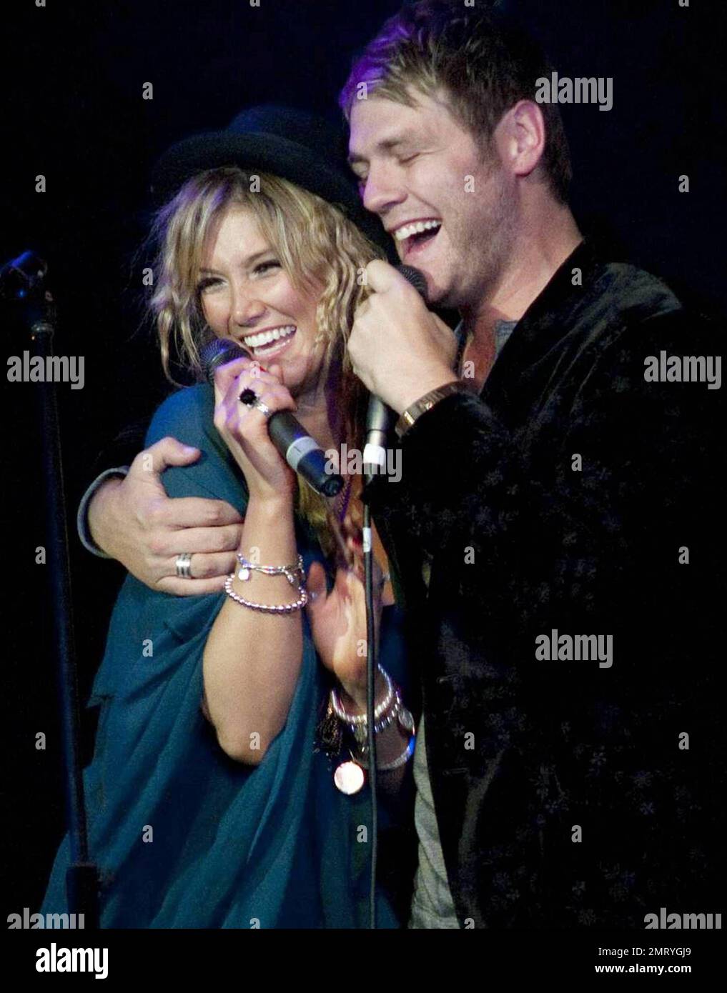 Irish singer Brian McFadden performs a duet live with fiancee ...