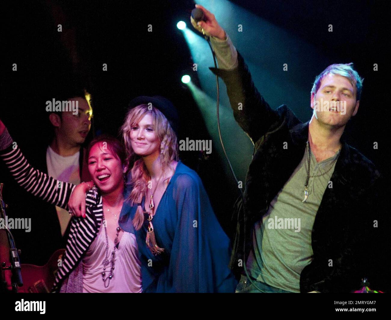 Irish singer Brian McFadden performs a duet live with fiancee ...