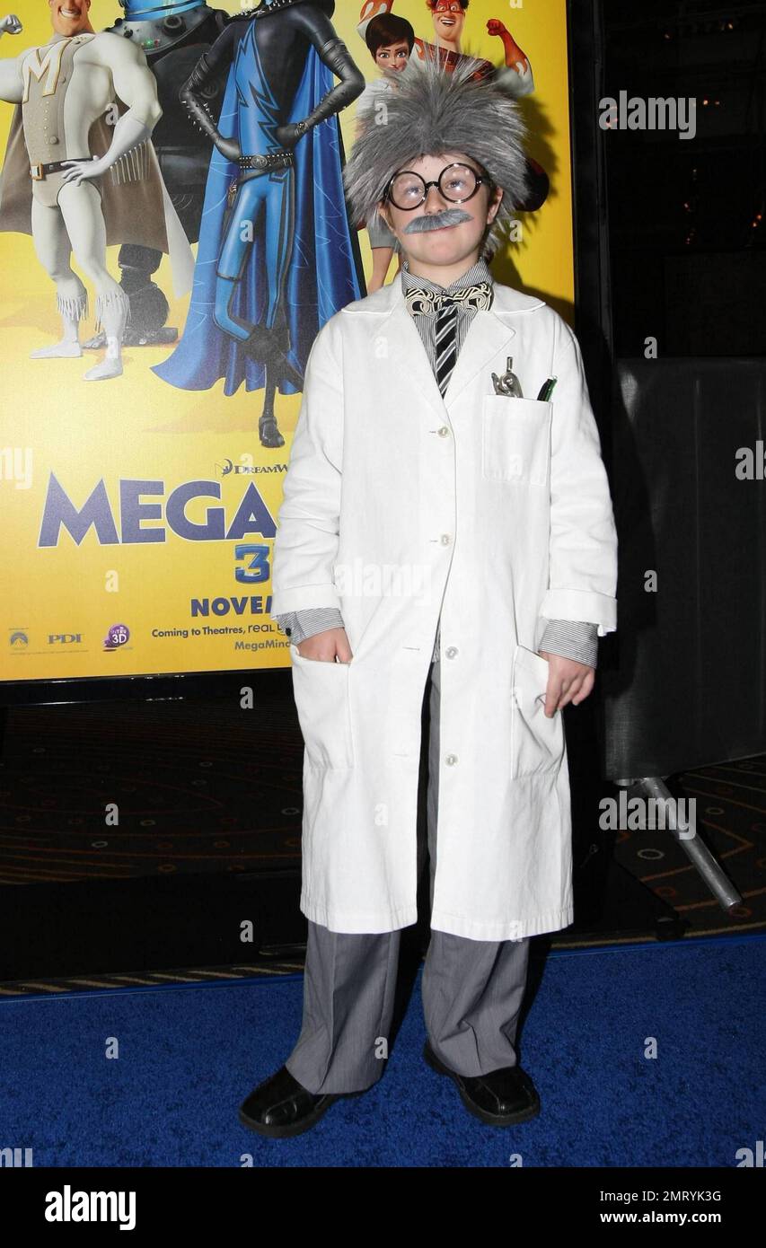 Nolan Gould walks the blue carpet at the premiere of DreamWorks ...