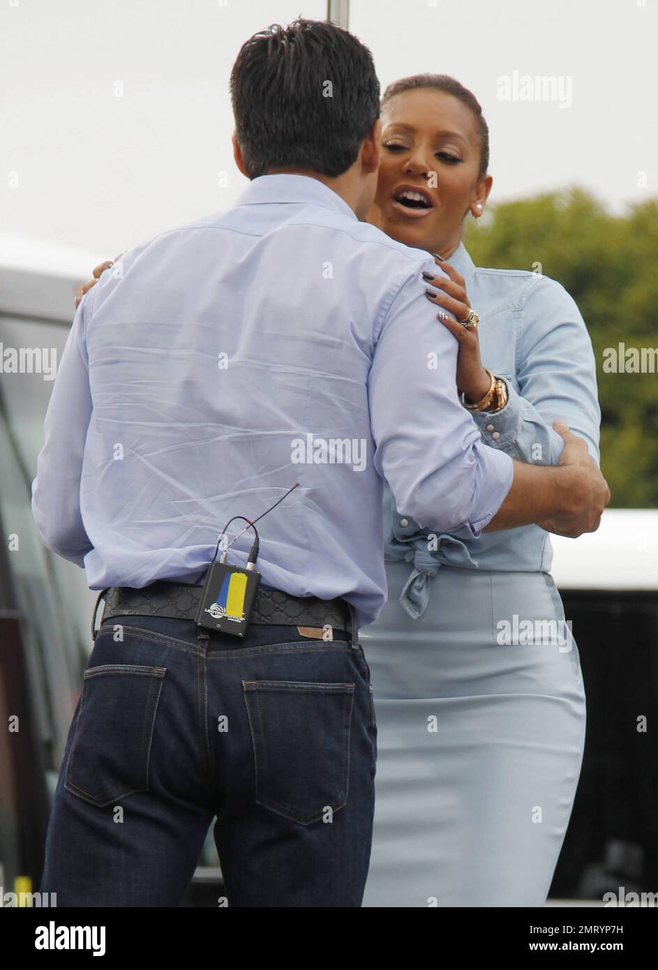 Mel B makes an appearance on the tv show Extra with Mario Lopez wearing ...