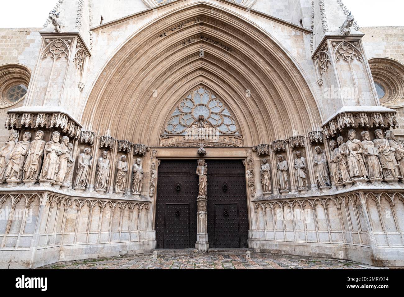 Gothic romanesque hi-res stock photography and images - Alamy