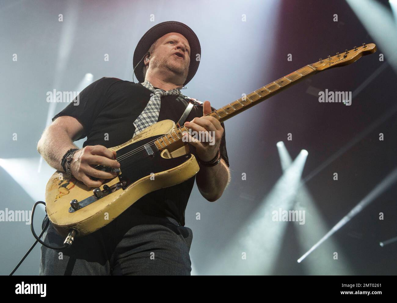 Dan Vickrey with Counting Crows performs during the Matchbox Twenty ...
