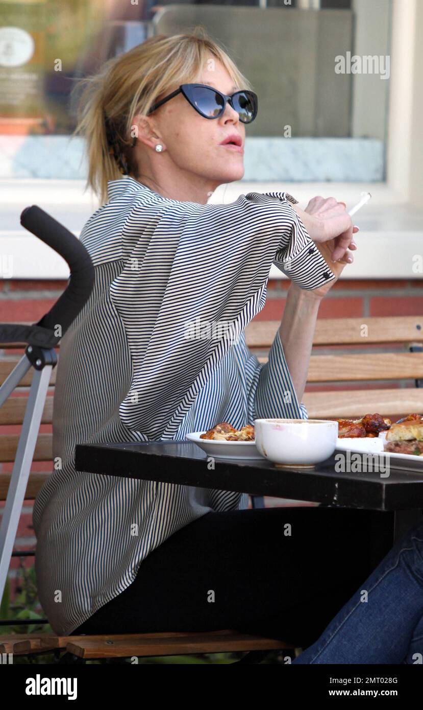 EXCLUSIVE!! Wearing a pair of cat-eye sunglasses, Melanie Griffith ...