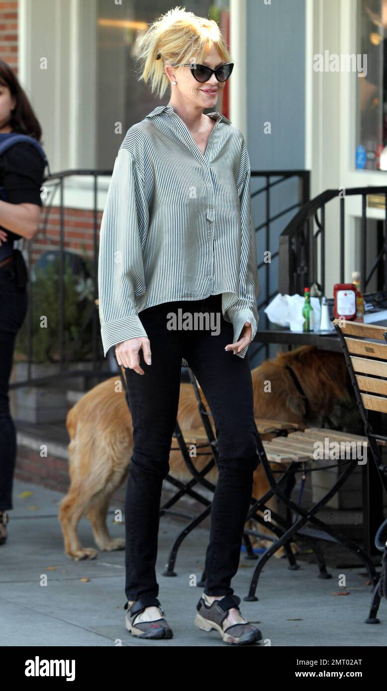 EXCLUSIVE!! Wearing a pair of cat-eye sunglasses, Melanie Griffith ...