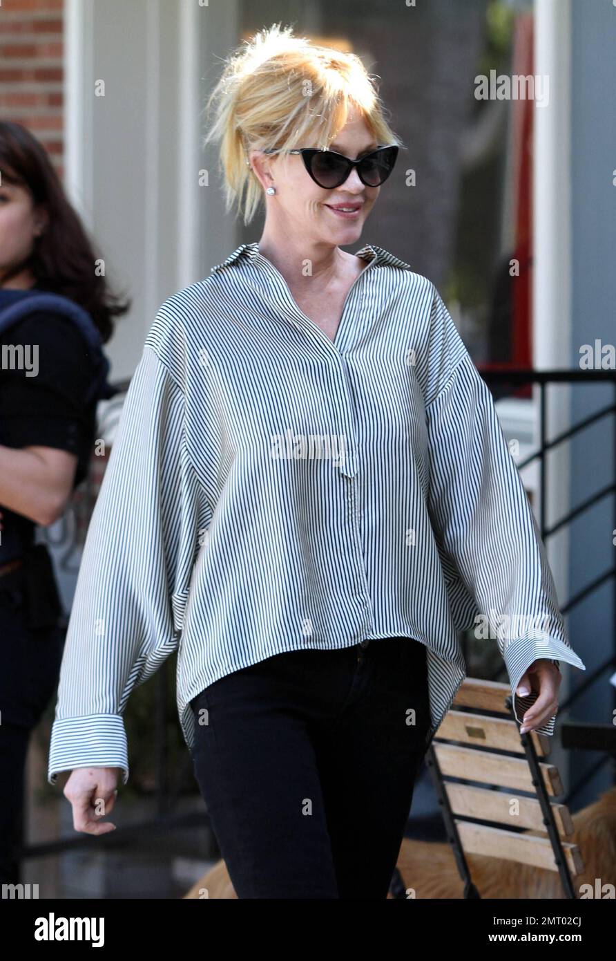 EXCLUSIVE!! Wearing a pair of cat-eye sunglasses, Melanie Griffith ...