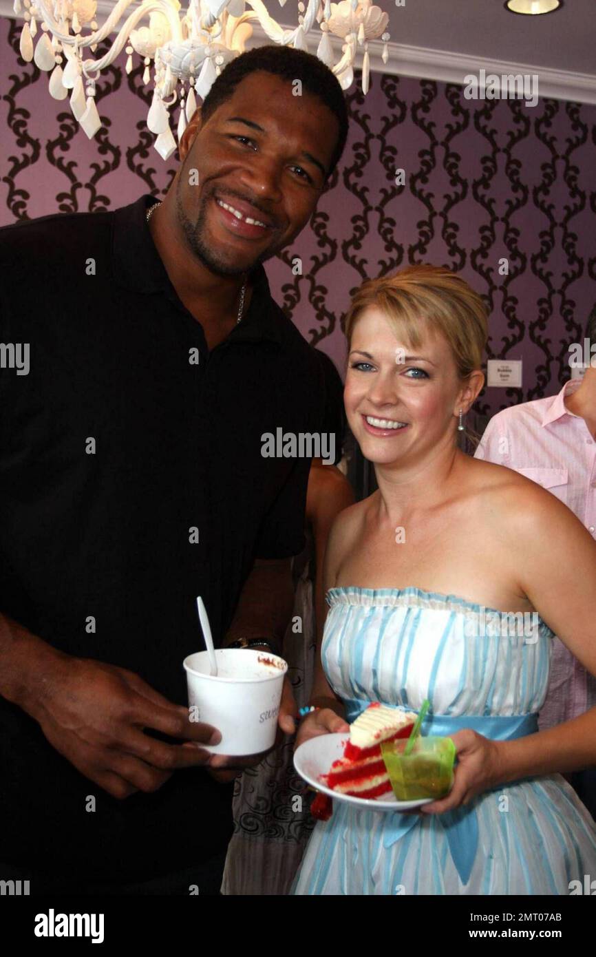 Actress Melissa Joan Hart is all smiles as she hosts the grand opening ...