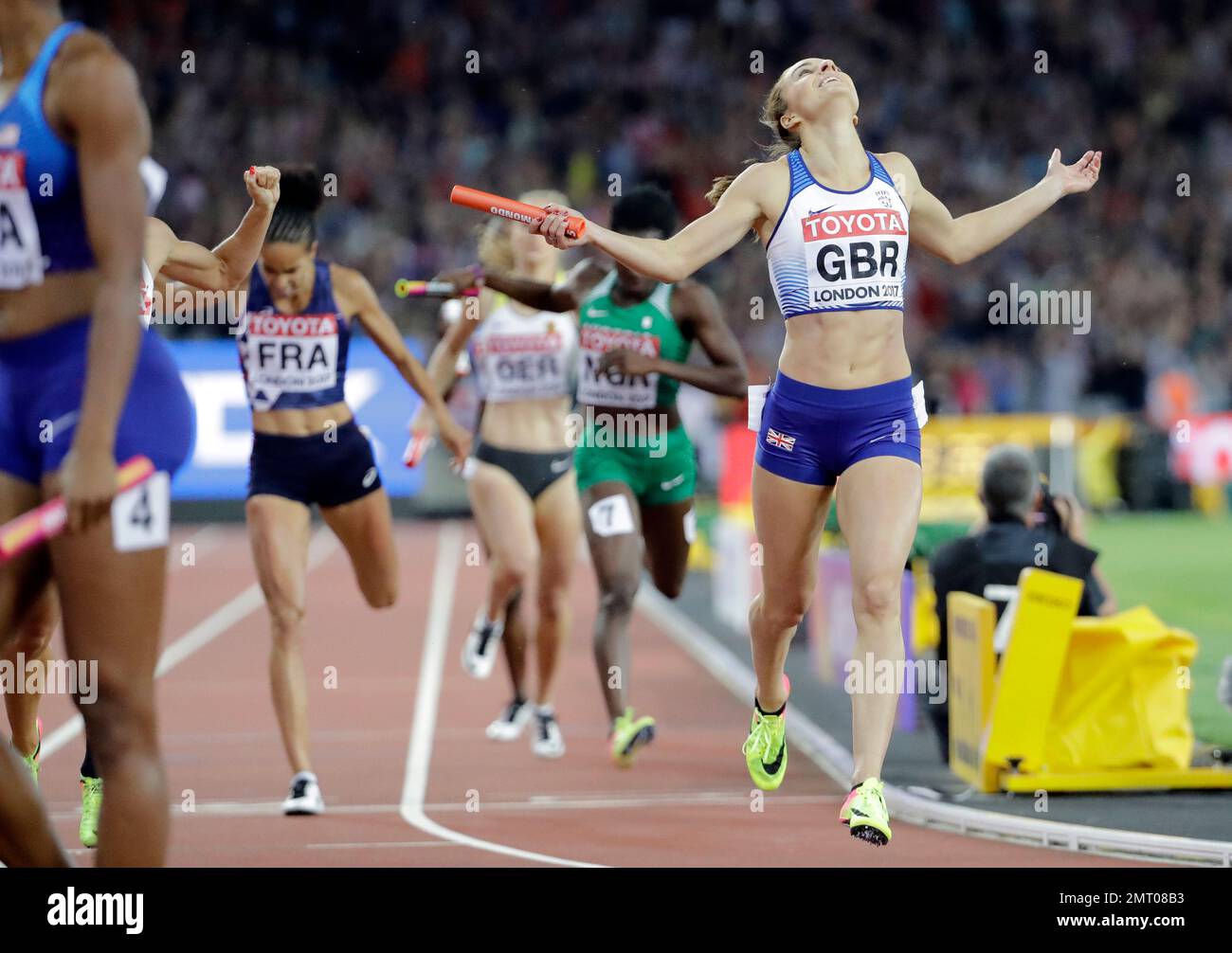 Britain's Emily Diamond races the anchor leg to win the silver medal in ...