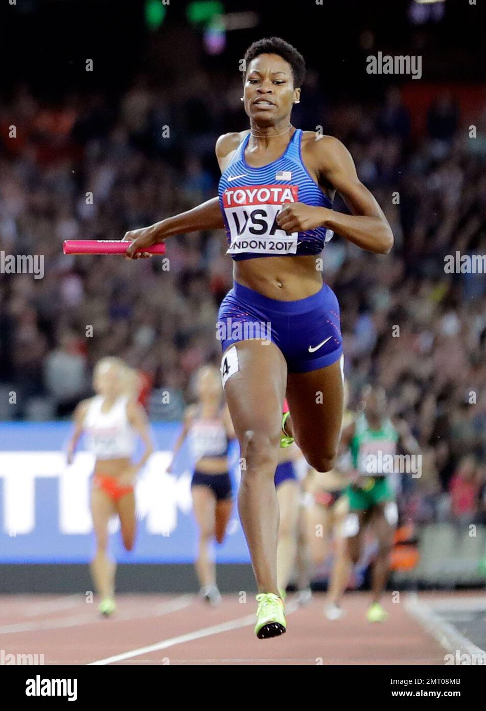 United States' Phyllis Francis celebrates after anchoring the team to ...