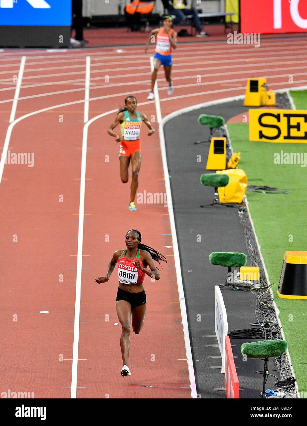 Kenya's Hellen Onsando Obiri leads Ethiopia's Almaz Ayana and ...