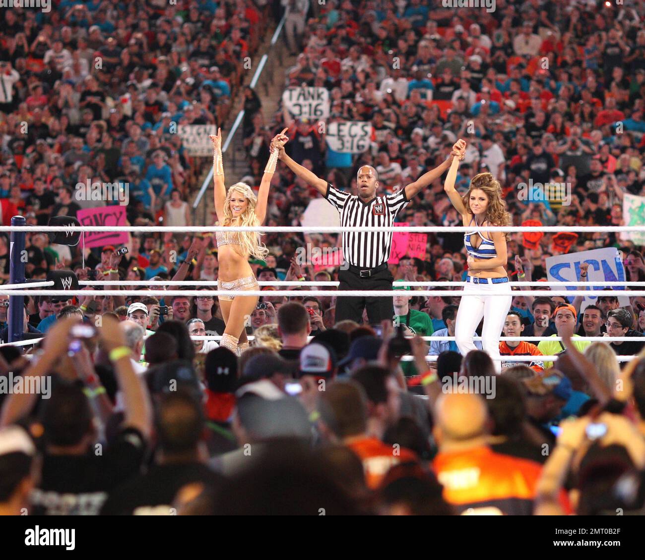 'DWTS' contestant Maria Menounos partners up with wrestler Kelly Kelly ...