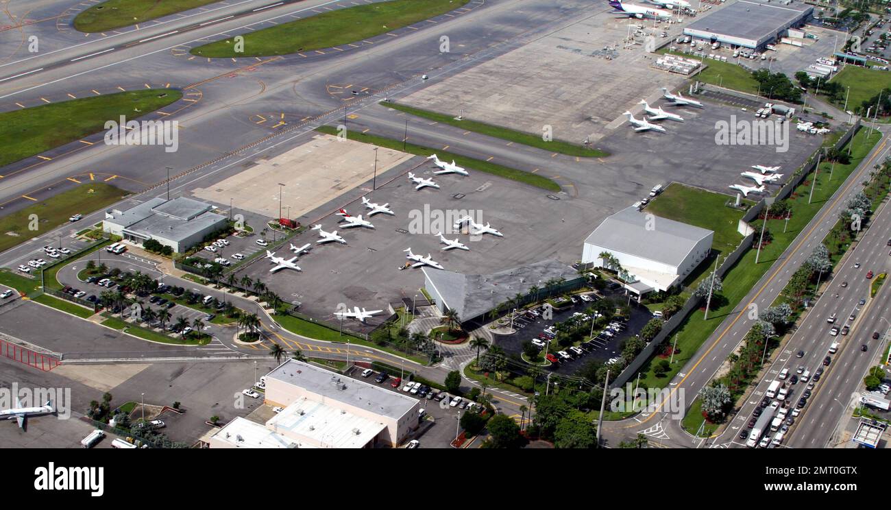 Signature private jet port hi-res stock photography and images - Alamy