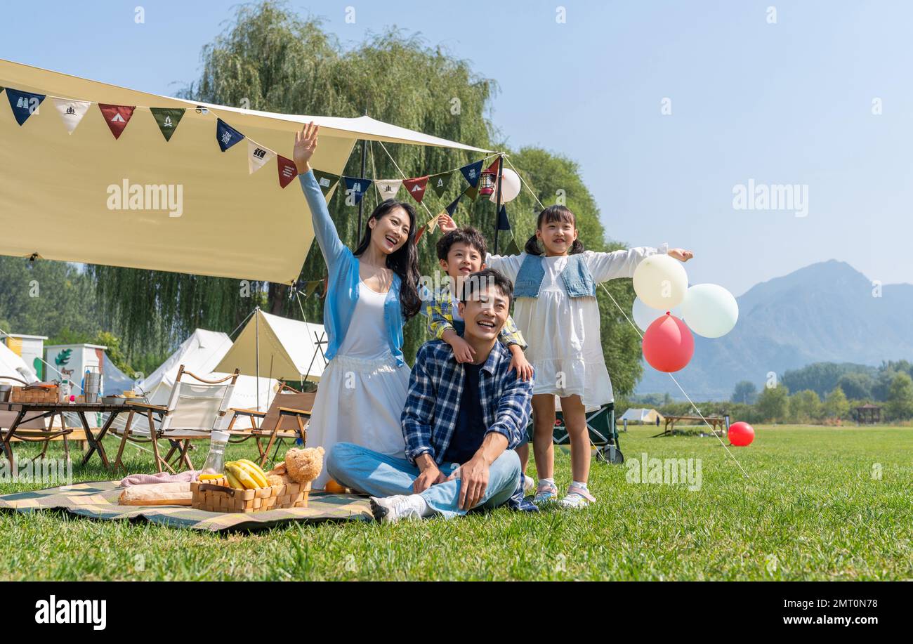 The family have a picnic in the camp Stock Photo - Alamy
