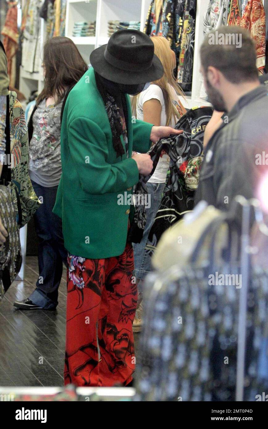 Michael Jackson with his three children go shopping wearing masks at ...