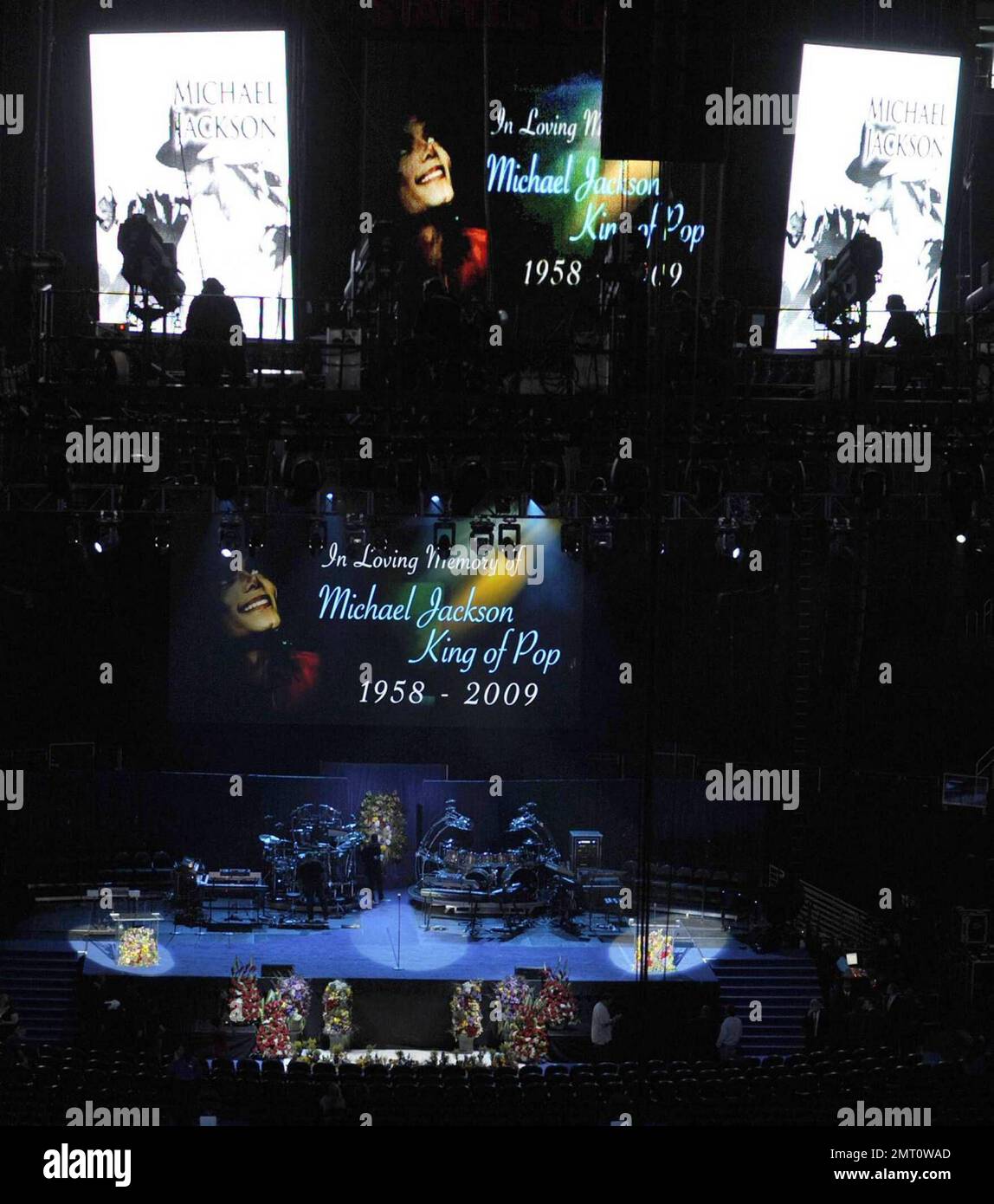 Michael Jackson's Memorial Service drew thousands of fans, mourners and ...