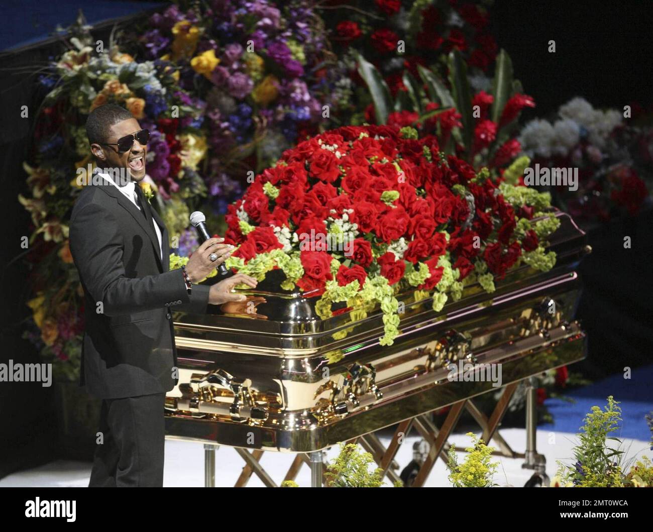 Michael Jackson's Memorial Service drew thousands of fans, mourners and ...