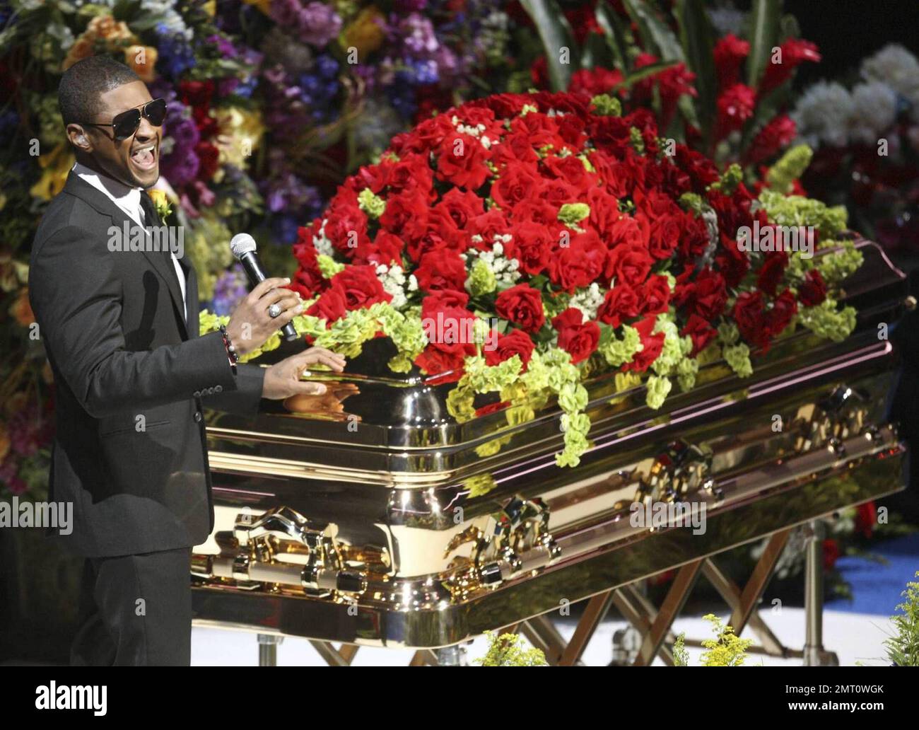 Michael Jackson's Memorial Service drew thousands of fans, mourners and ...