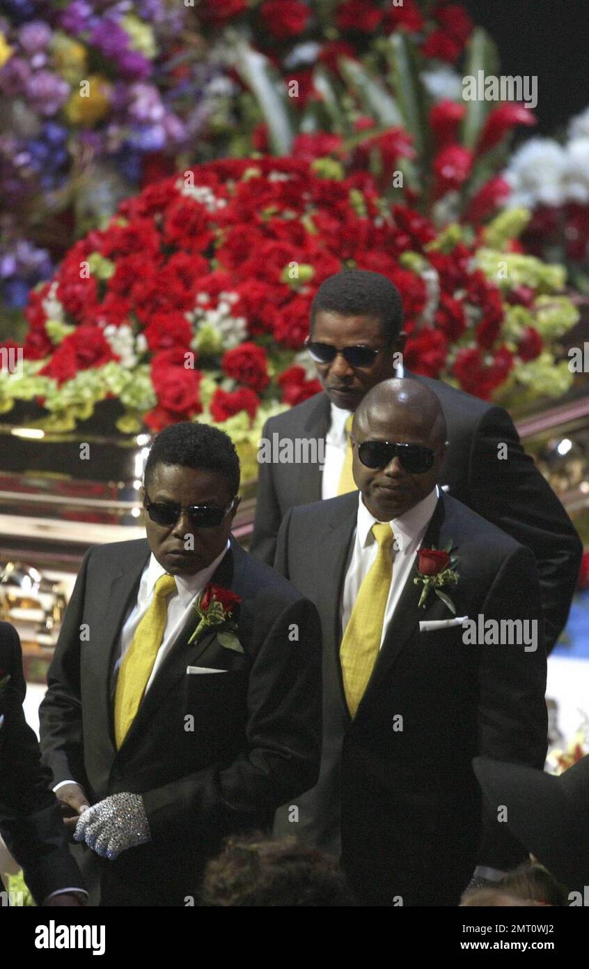 Michael Jackson's Memorial Service drew thousands of fans, mourners and ...