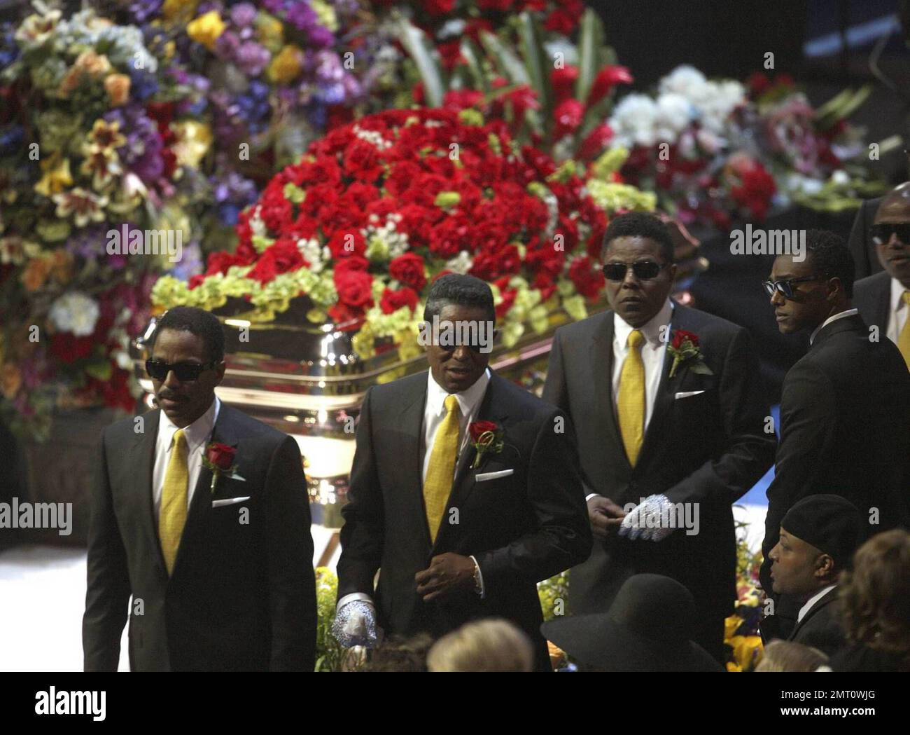 Michael Jackson's Memorial Service drew thousands of fans, mourners and ...