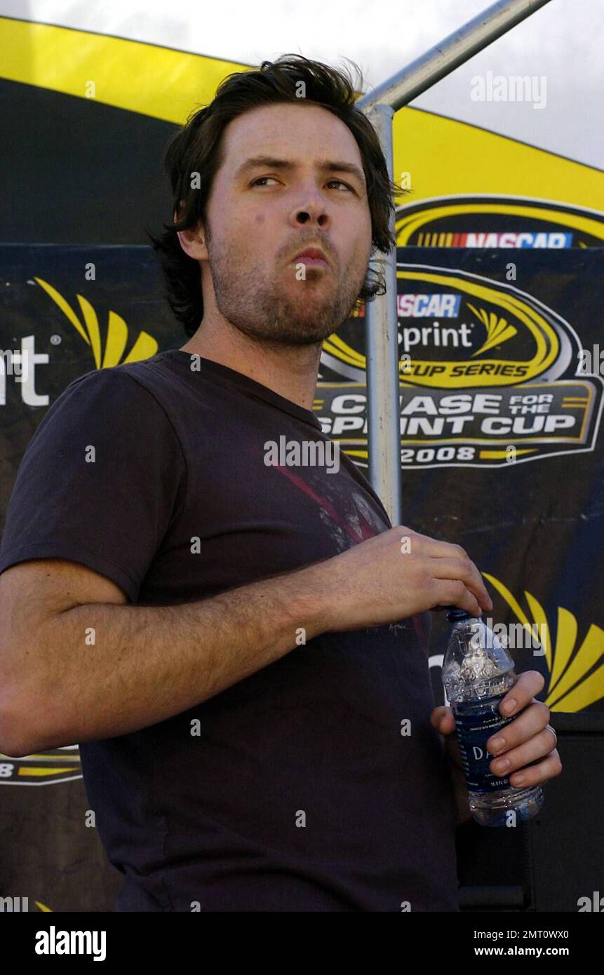 American Idol winner Michael Johns performs a pre-race concert at the ...