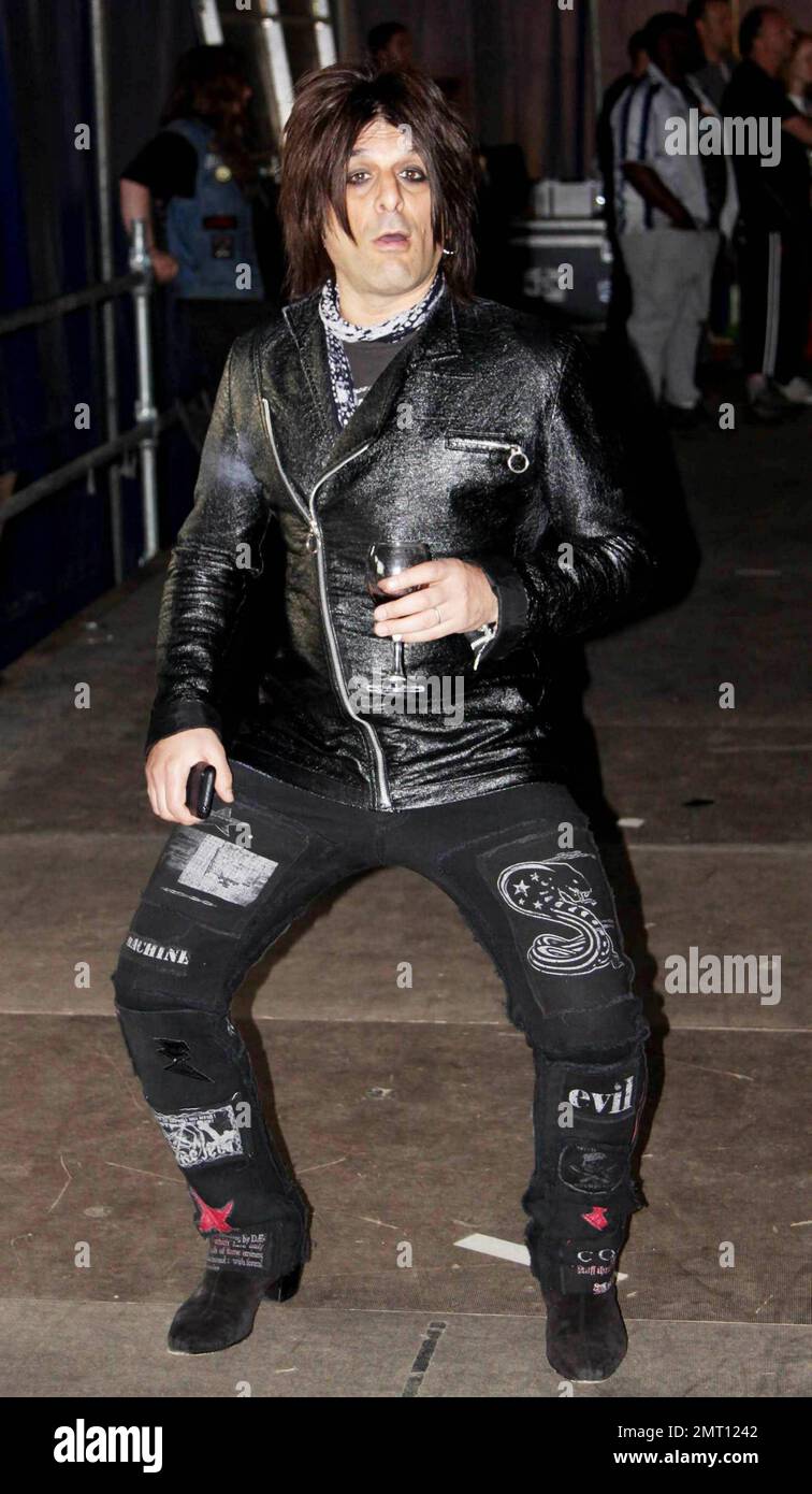 EXCLUSIVE!! Guitarist Steve Conte has a glass of wine backstage before ...