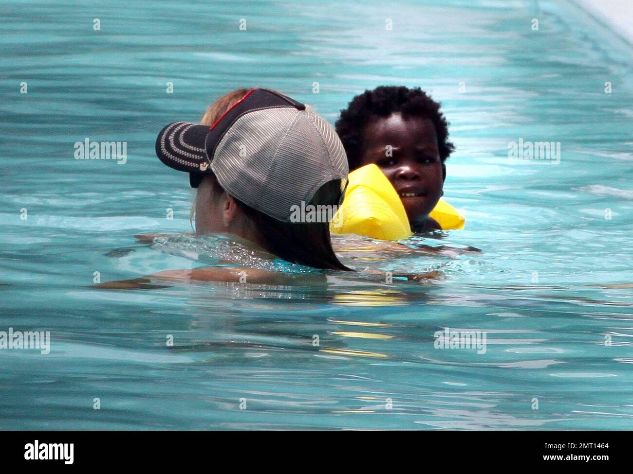 The Biggest Looser's trainer, Jillian Michaels, enjoys some pool time ...