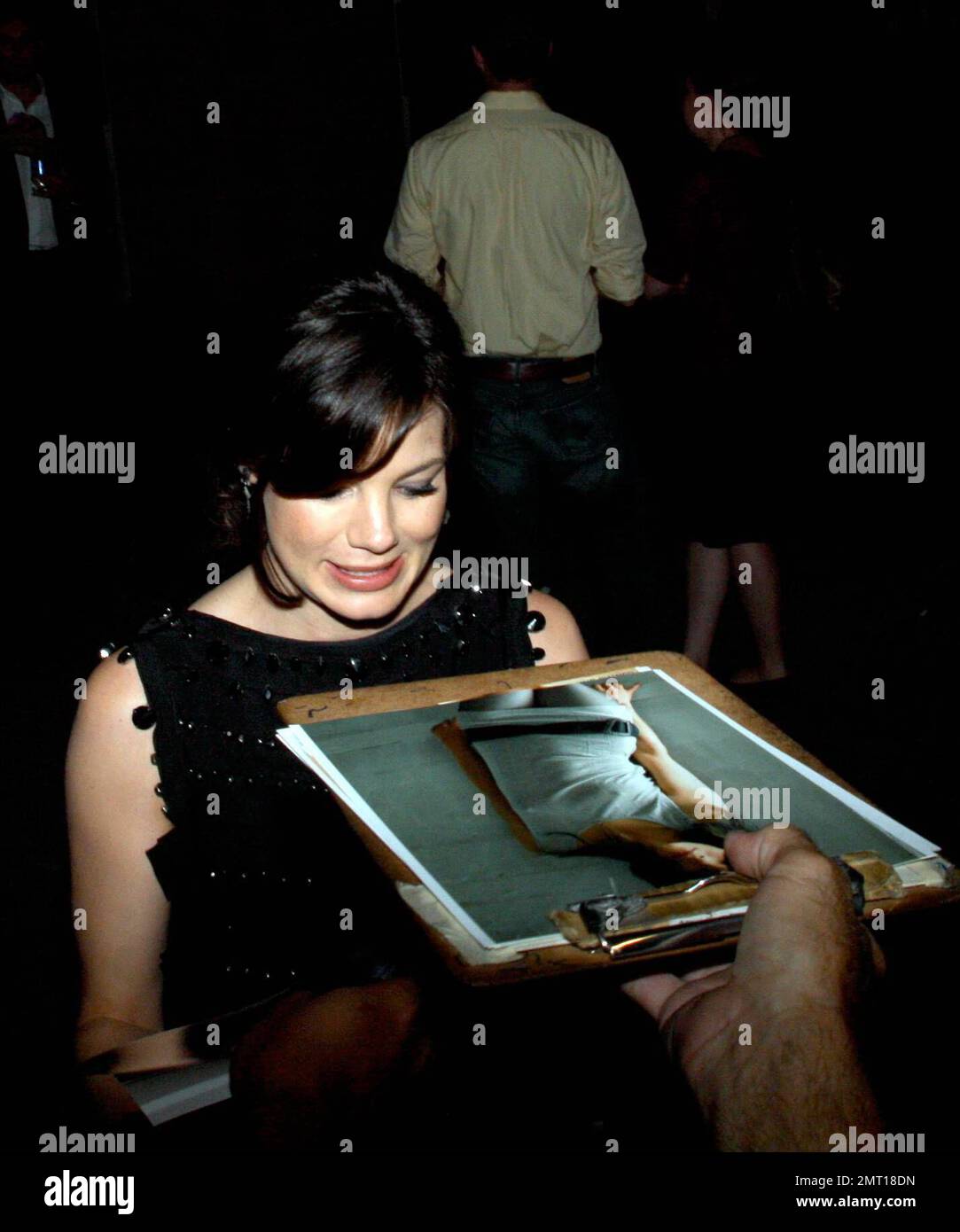 "Made of Honor" star Michelle Monaghan signs autographs on Hollywood ...