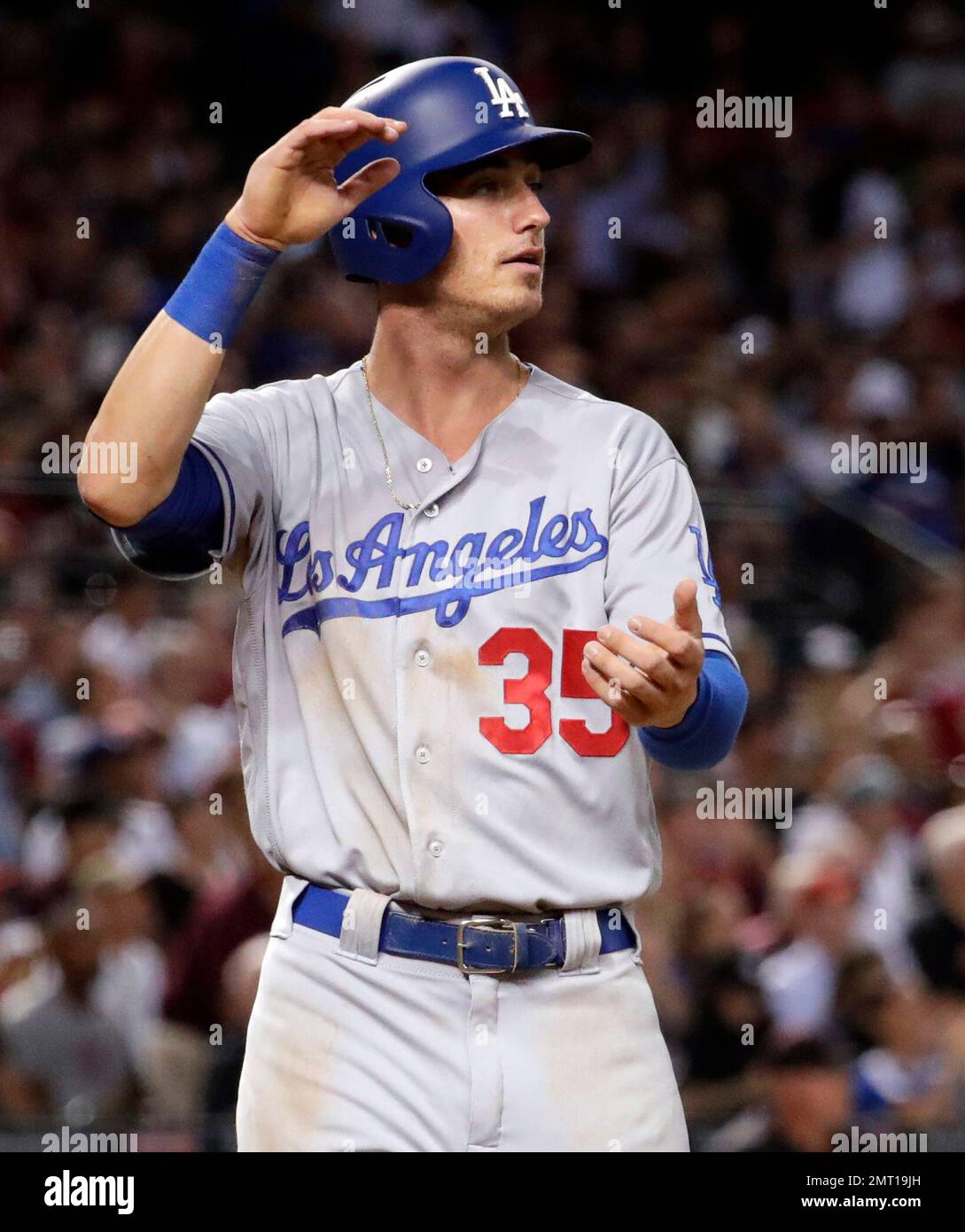 Los Angeles Dodgers' Cody Bellinger scores on a double by Joc Pederson ...