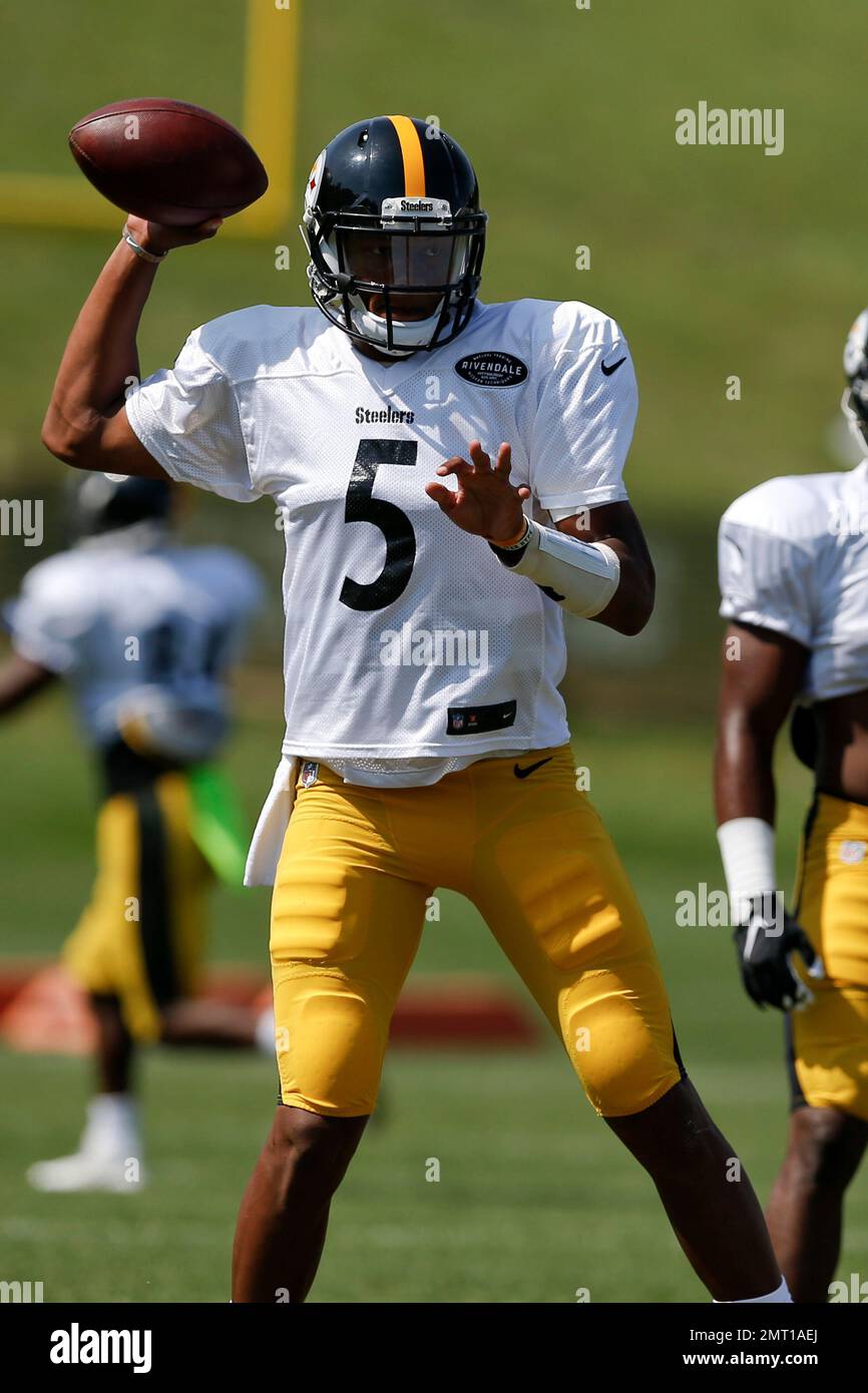 Pittsburgh Steelers quarterback Joshua Dobbs (5) passes during drills ...