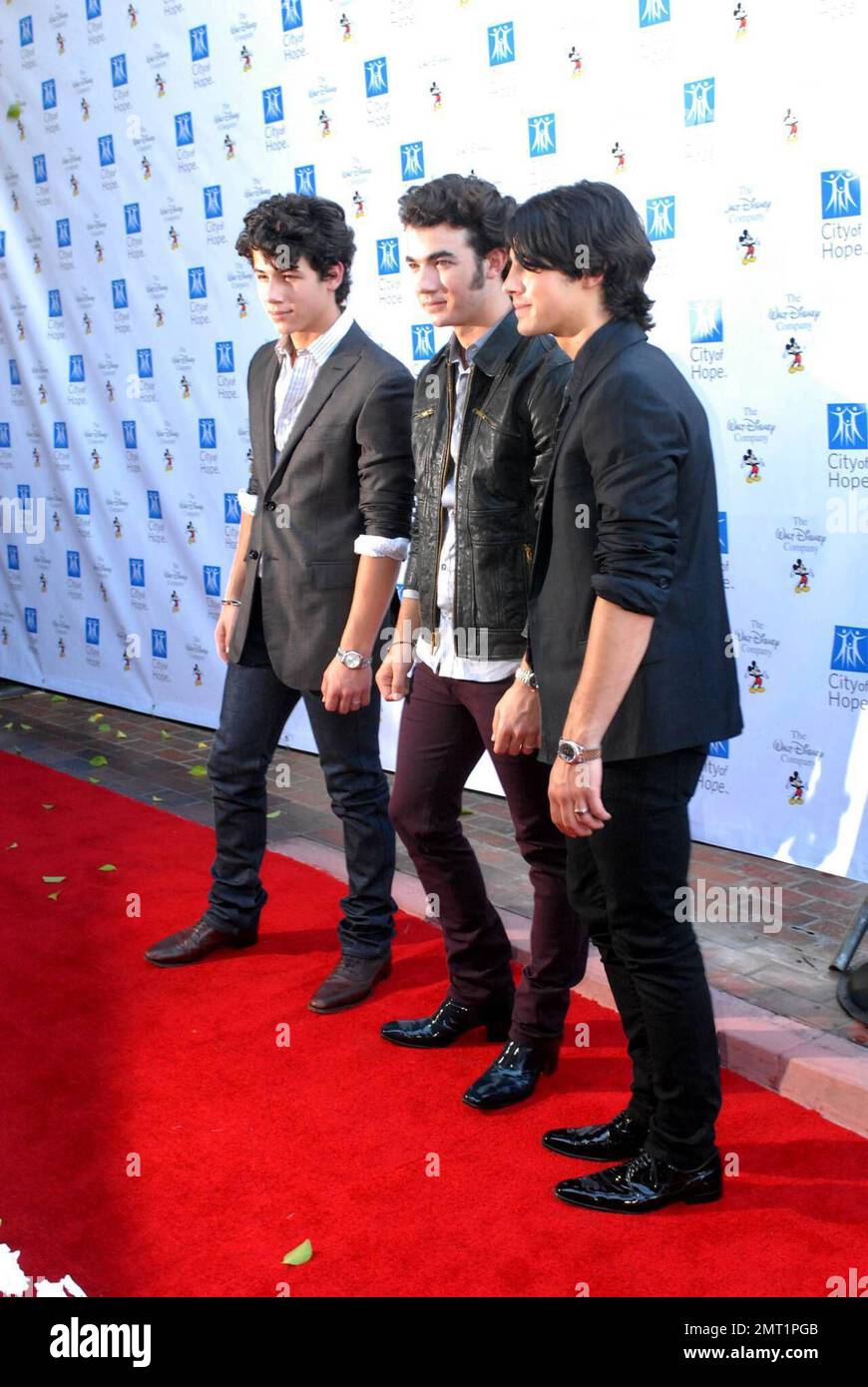 Exclusive Miley Cyrus And The Jonas Brothers Pose For Photos Before