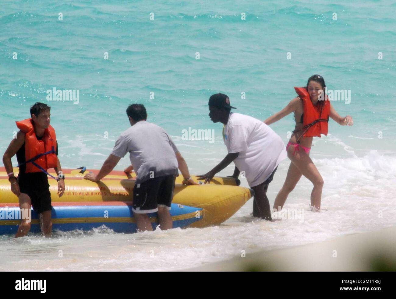 Exclusive!! Miley Cyrus wears a mix and match bikini at a beach in the ...