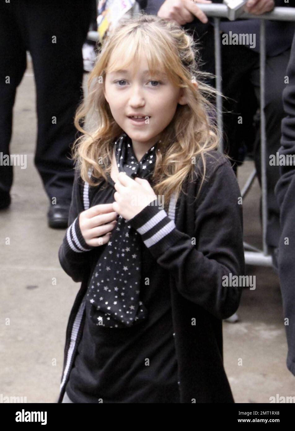Miley Cyrus brings along a Starbuck's coffee as she arrives with sister ...