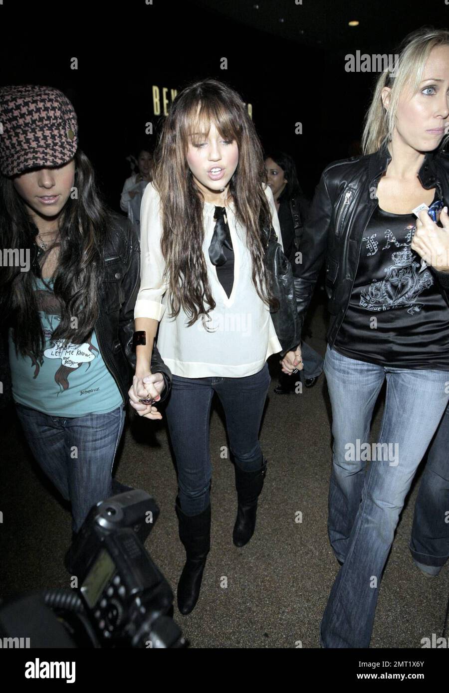 Miley Cyrus, her mom Tish, and some other family get in some shopping ...