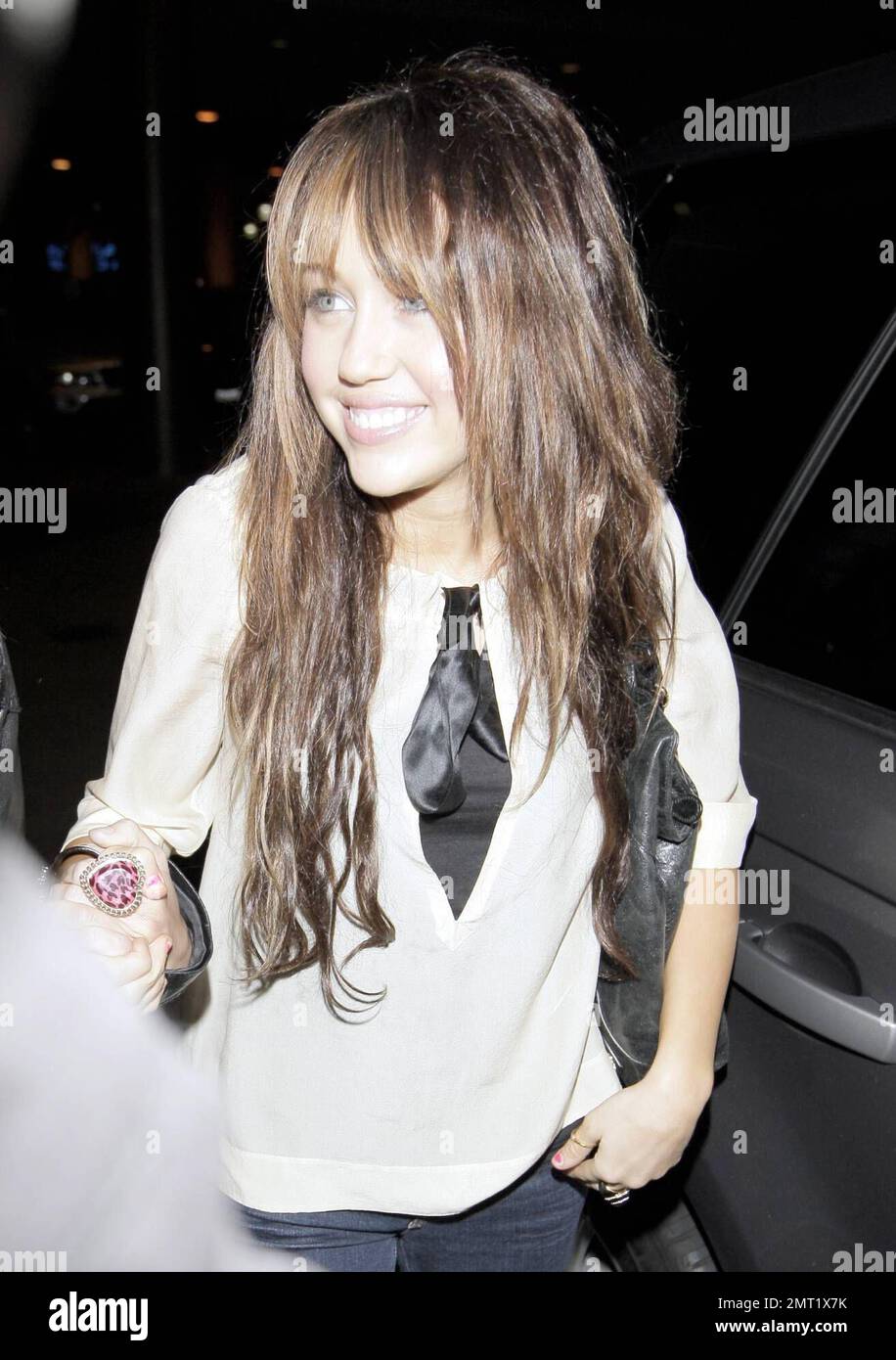 Miley Cyrus, her mom Tish, and some other family get in some shopping ...