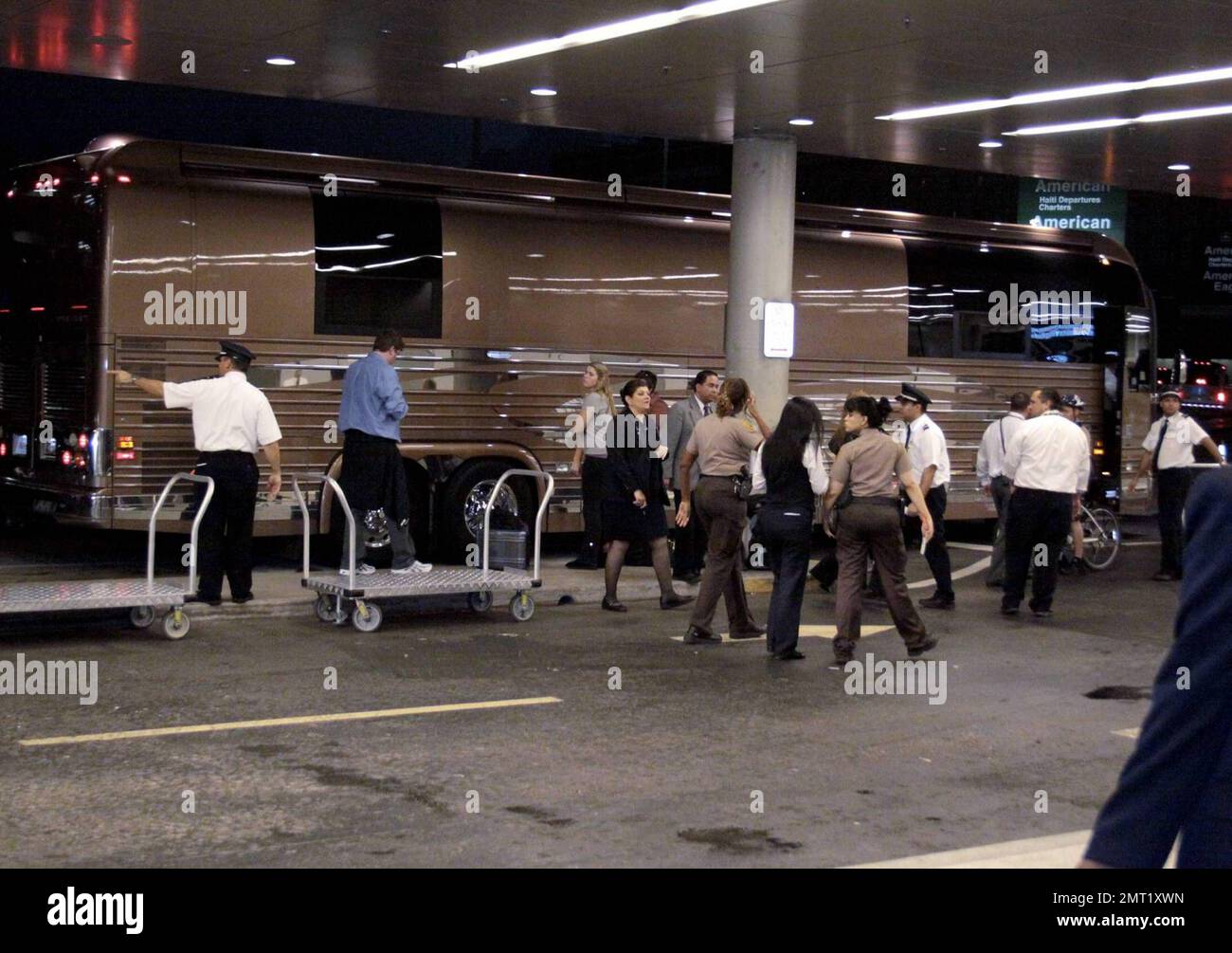 Crew tour bus hi-res stock photography and images - Alamy