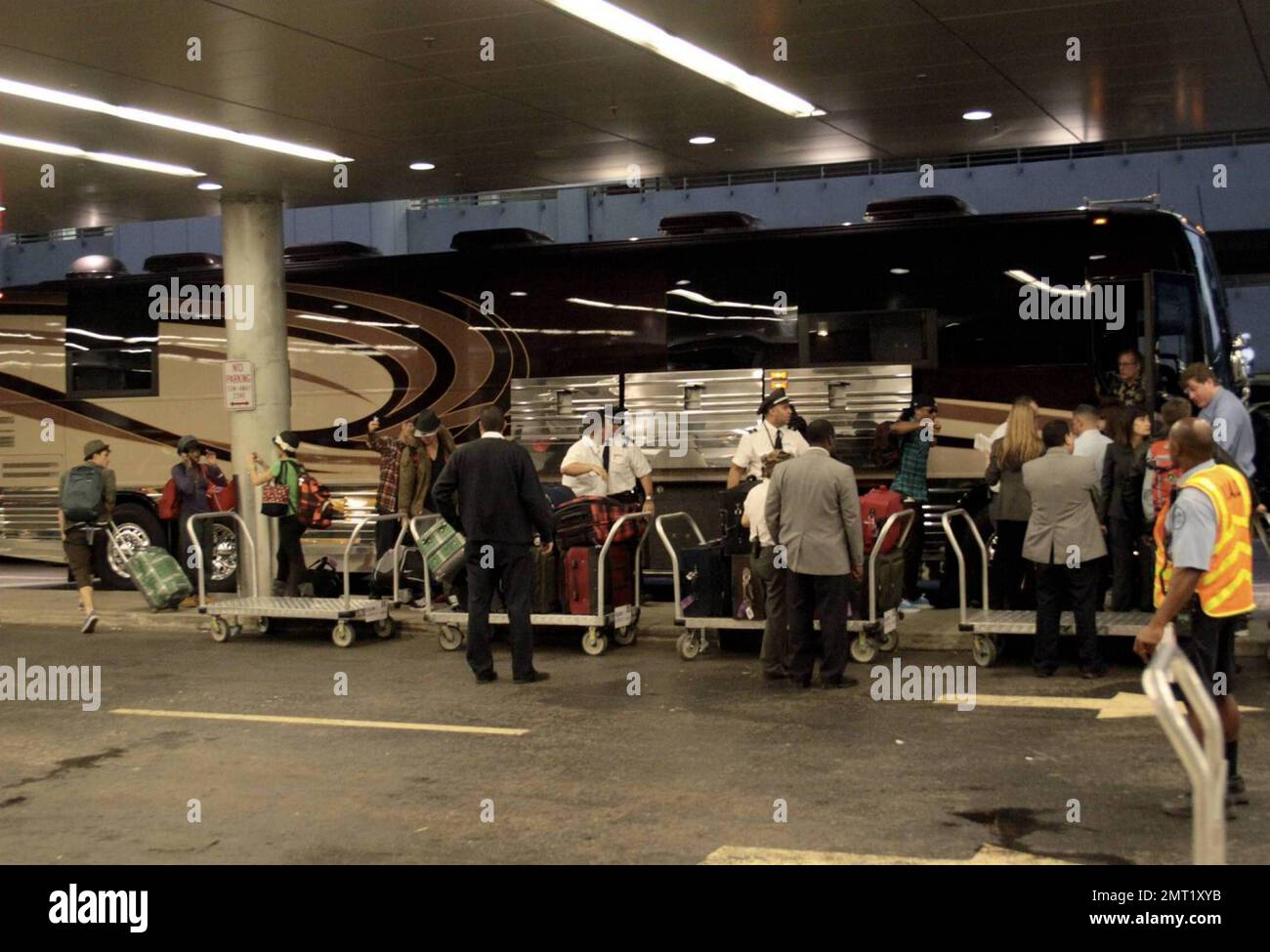 Crew tour bus hi-res stock photography and images - Alamy