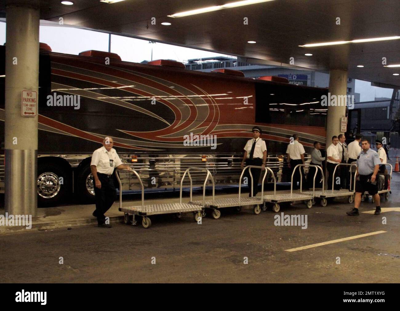 Crew tour bus hi-res stock photography and images - Alamy