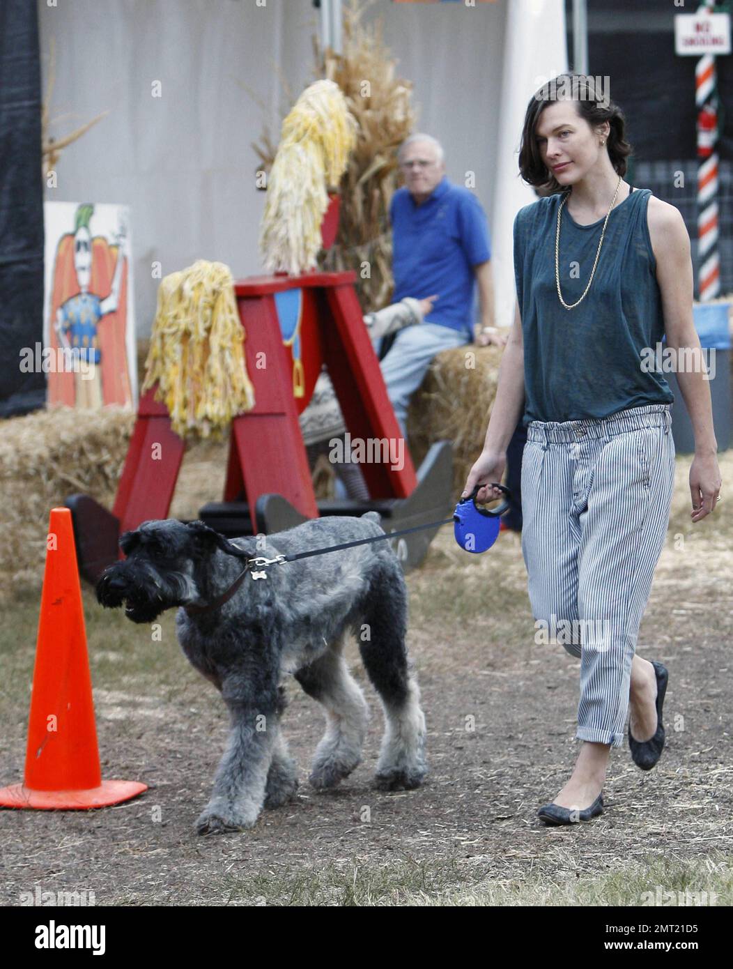 Picking bones hi-res stock photography and images - Alamy