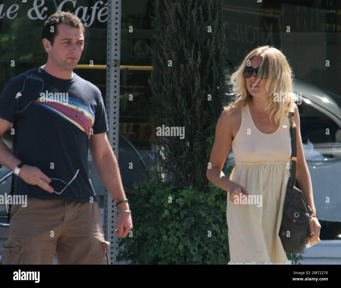 Sienna Miller used a car full of strangers today as a getaway car to ...