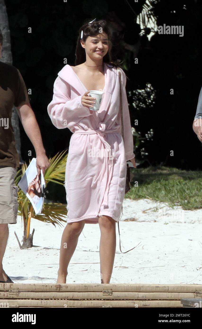 EXCLUSIVE!! Super Model Miranda Kerr arrives for work on set of a ...