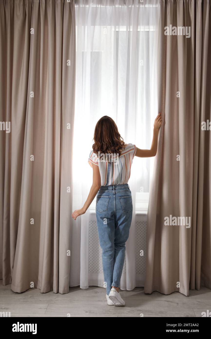 Full length curtains hi-res stock photography and images - Alamy
