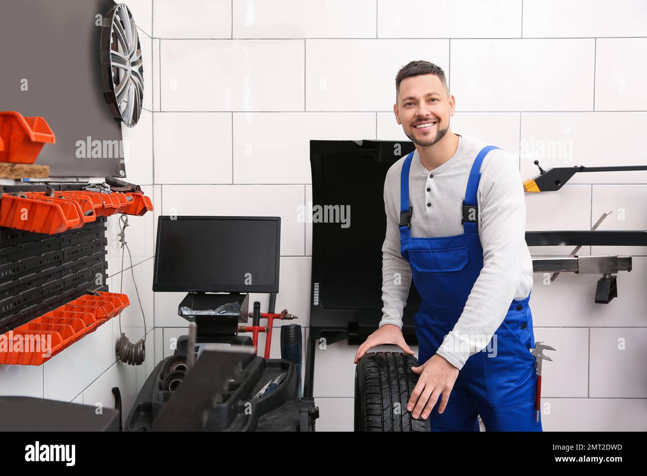 Mechanic working with wheel balancing machine at tire service Stock ...