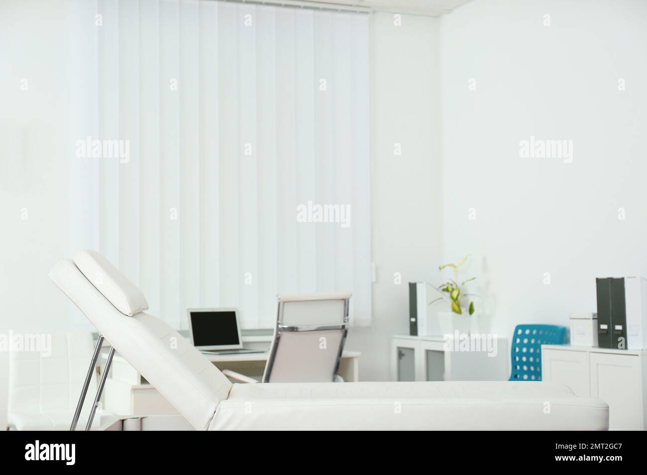 Modern medical examination couch in doctor's office Stock Photo - Alamy