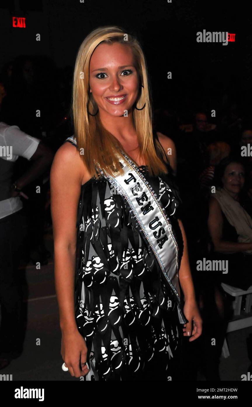 Miss USA Crystle Stewart and Miss Teen USA Stevi Lauren Perry pose for ...