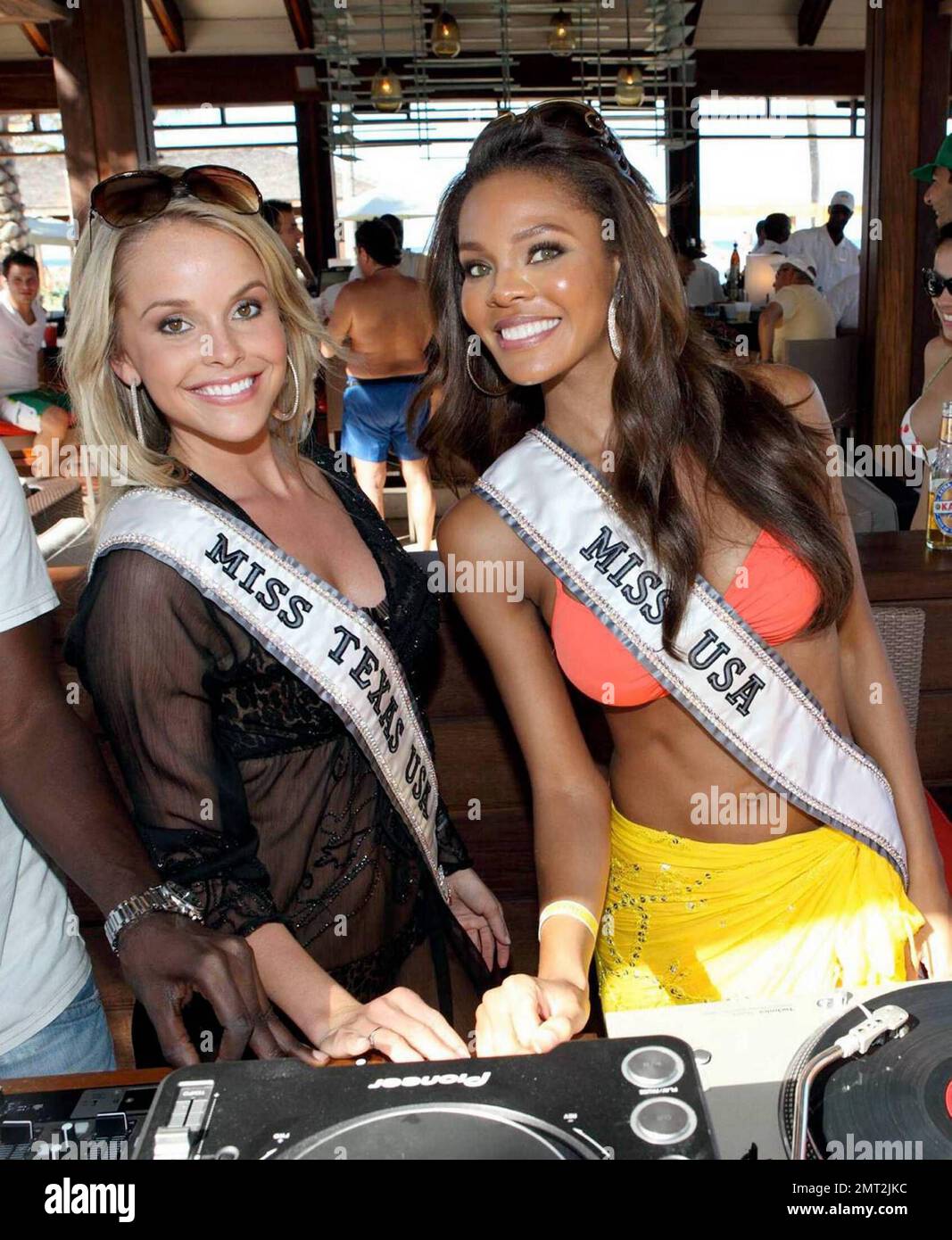 Exclusive!! Miss Texas Brooke Daniels and Miss USA Crystle Stewart help out DJ Frank Delour in ...